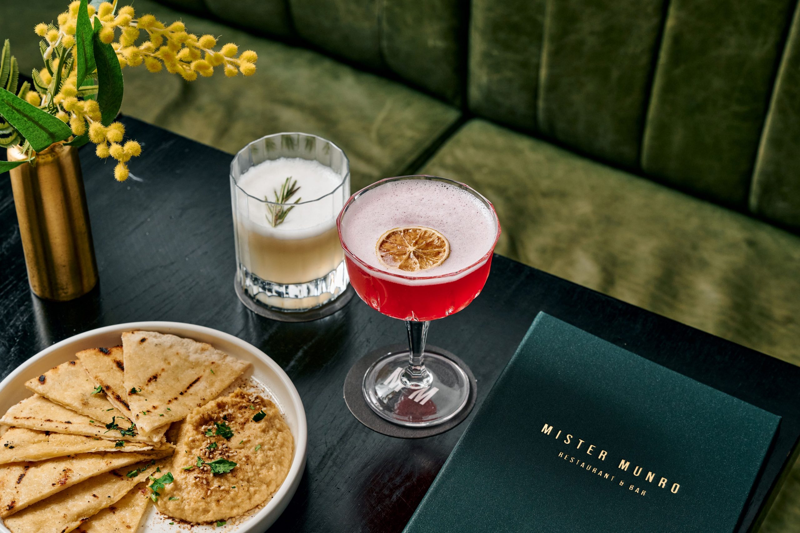 About | MISTER MUNRO Restaurant and Bar